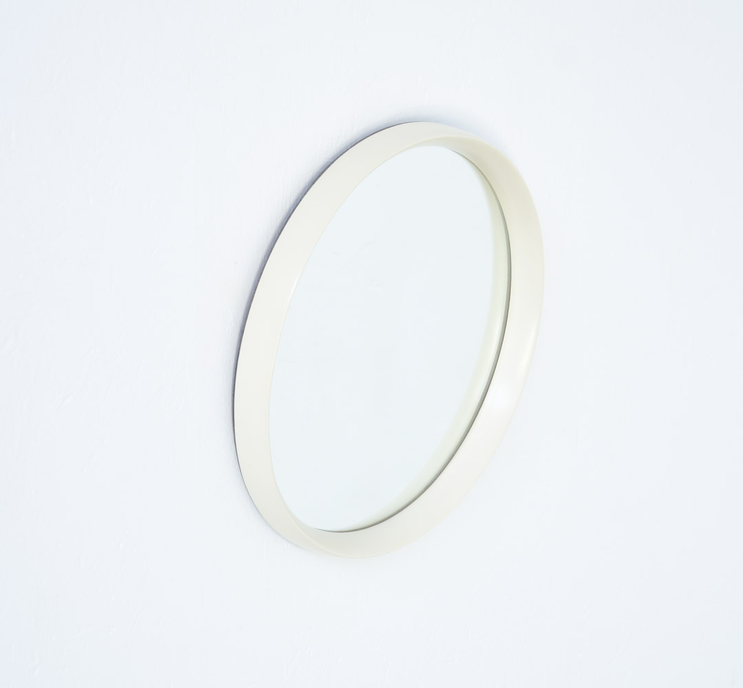 Minimalist White Round Mirror - Vintage Design Point