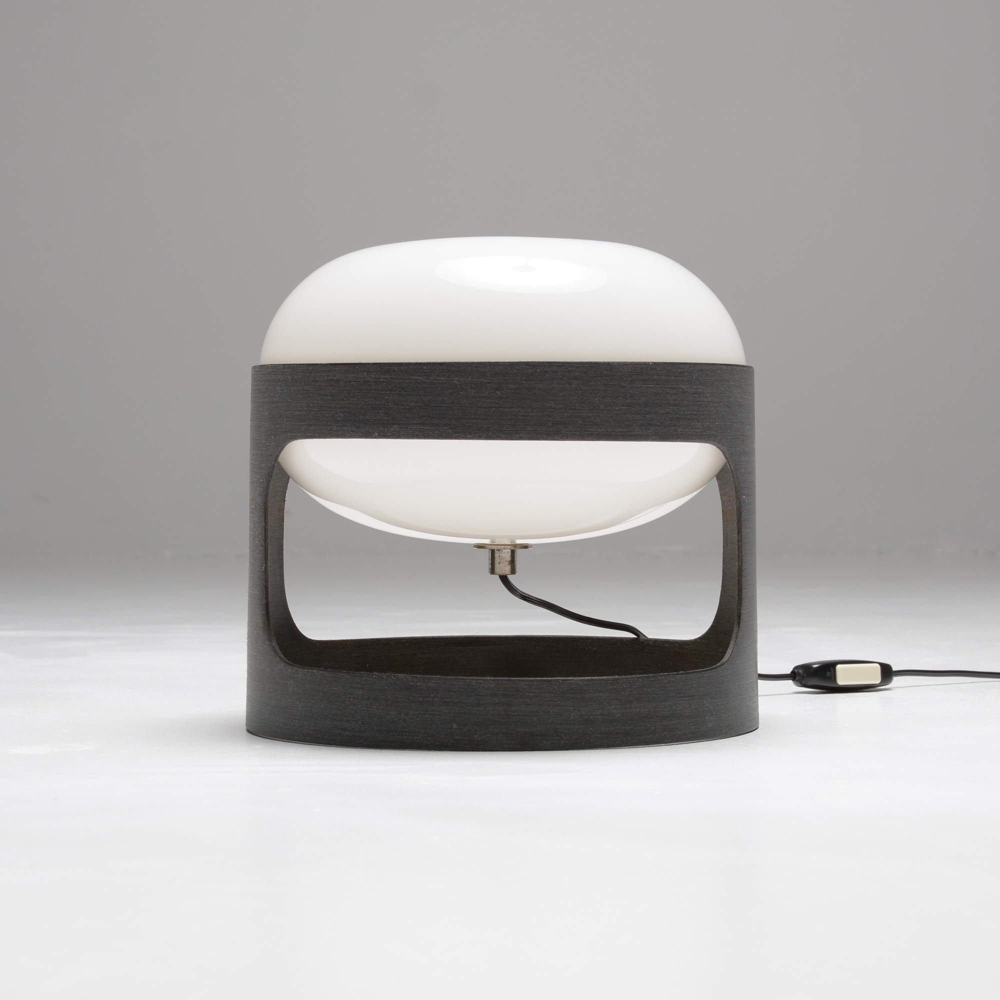Ebanil KD 27 Table Lamp by Joe Colombo - Vintage Design Point Ebanil KD 27 Table Lamp by Joe Colombo - Vintage Design Point