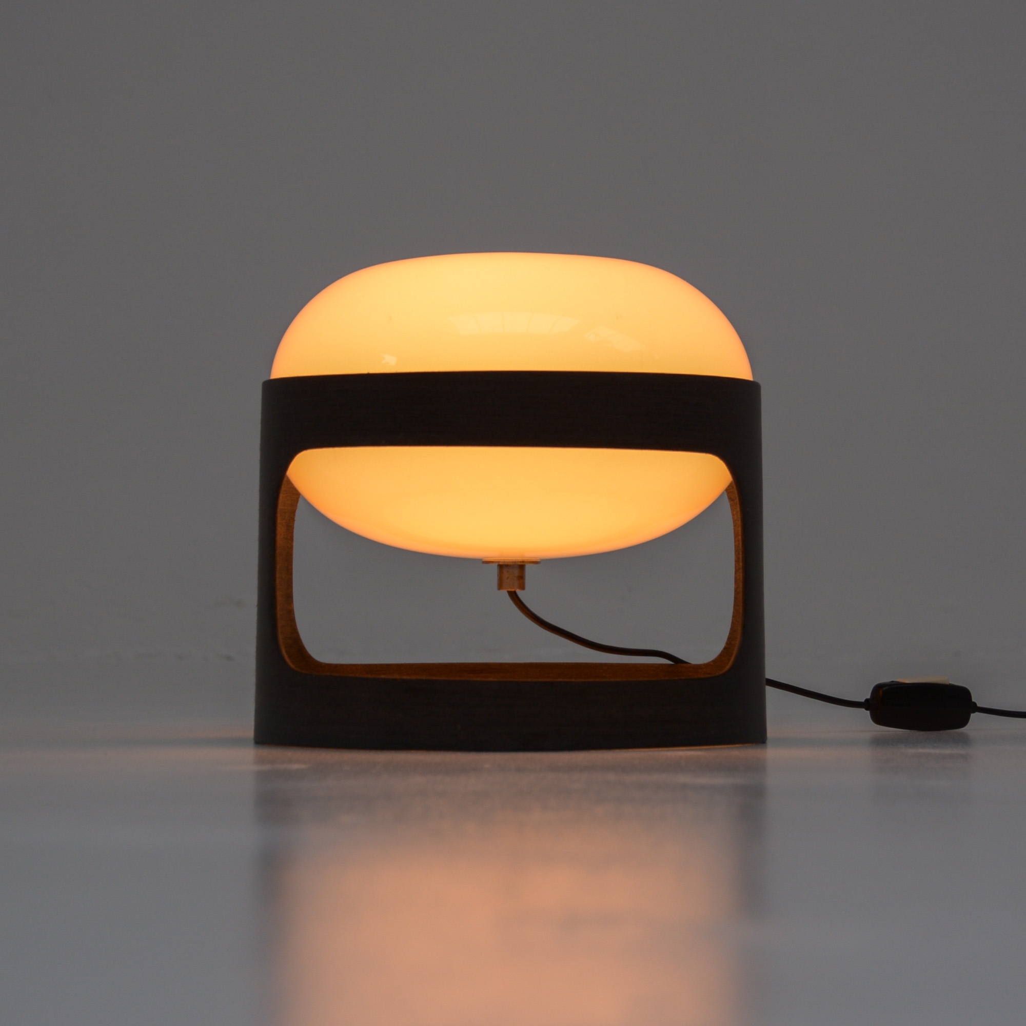 Ebanil KD 27 Table Lamp by Joe Colombo - Vintage Design Point Ebanil KD 27 Table Lamp by Joe Colombo - Vintage Design Point