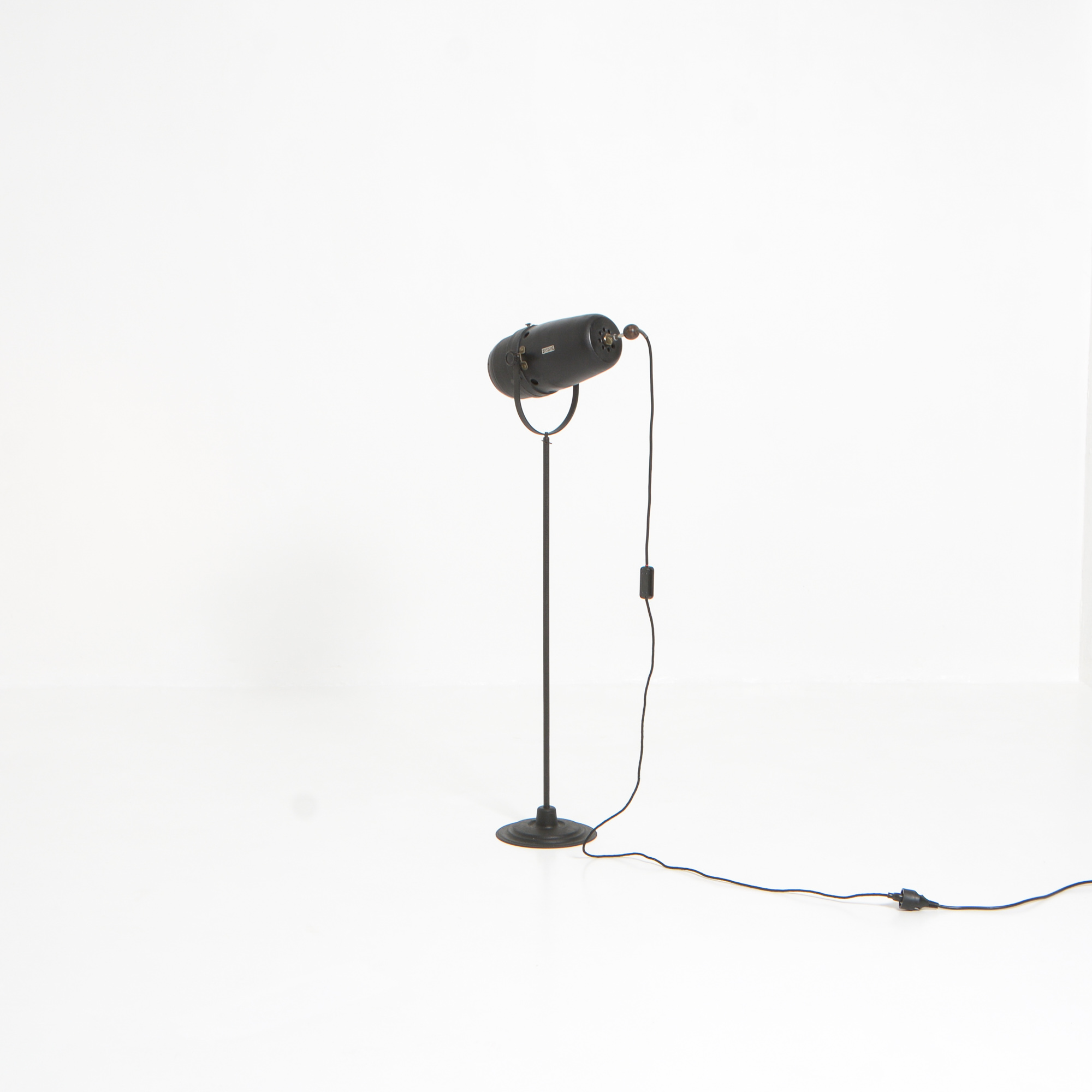 Industrial Cinematic Studio Floor Lamp Narita - Vintage Design Point